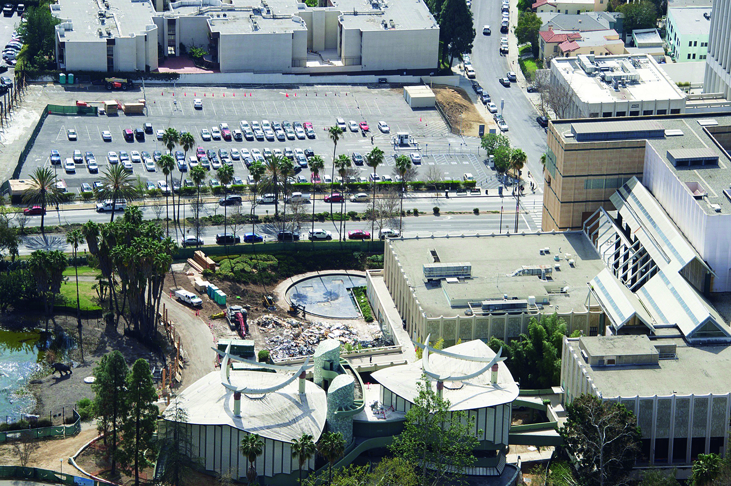 Tribute to fallen LACMA : Larchmont Chronicle