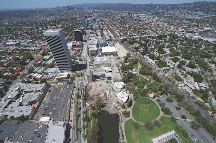 Tribute to fallen LACMA : Larchmont Chronicle