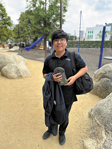 Without cell phones, social connections thrive at Pilgrim School ...